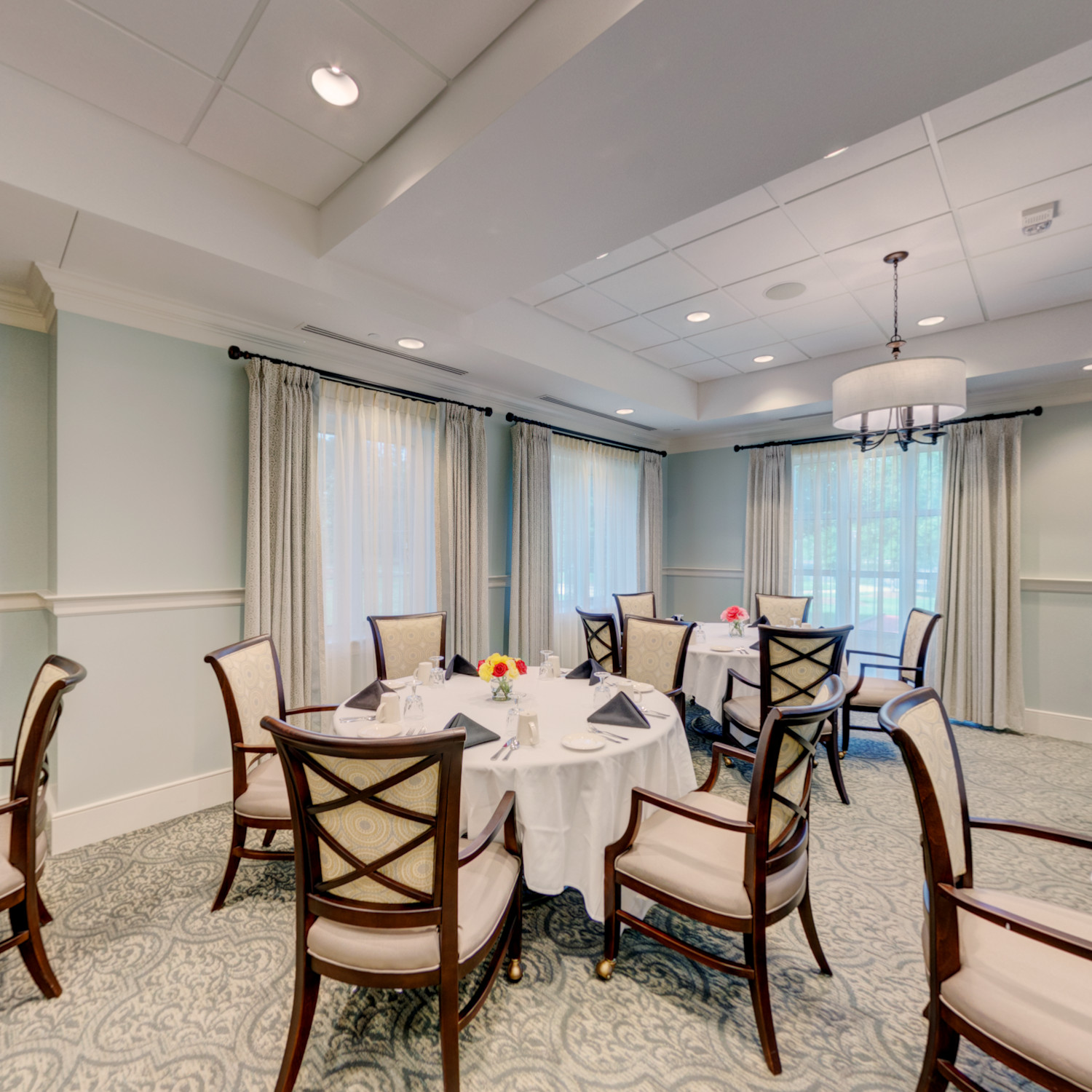 Lakeside Dining Room | The Vectre